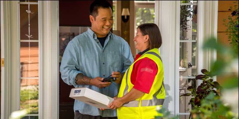 Low cost parcel shipping from Montreal to Toronto